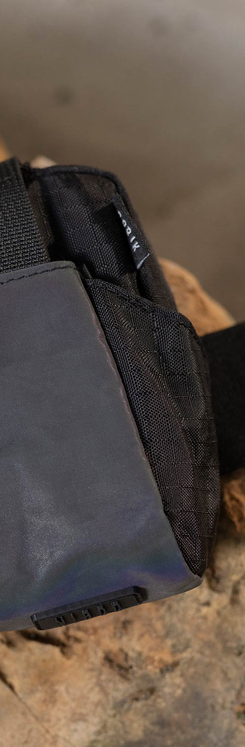 POUCH COMPACT True Black · Saddle Bag – Gobik